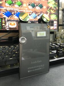 Máy nghe nhạc AK320, tai nghe earbud Rose Maria, rèm cửa đôi 2 lớp, kệ ...